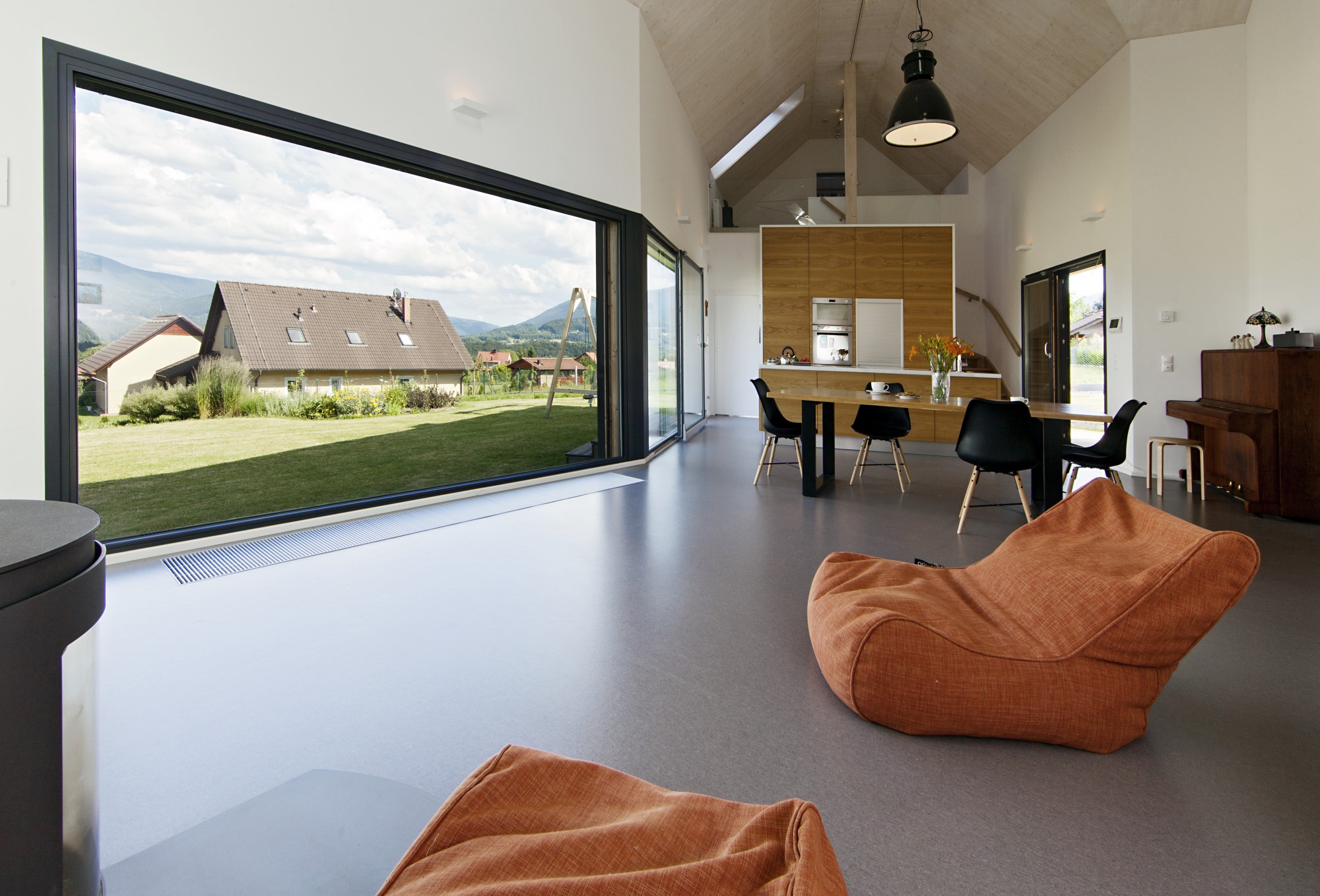 Mercedes | VESPER HOMES